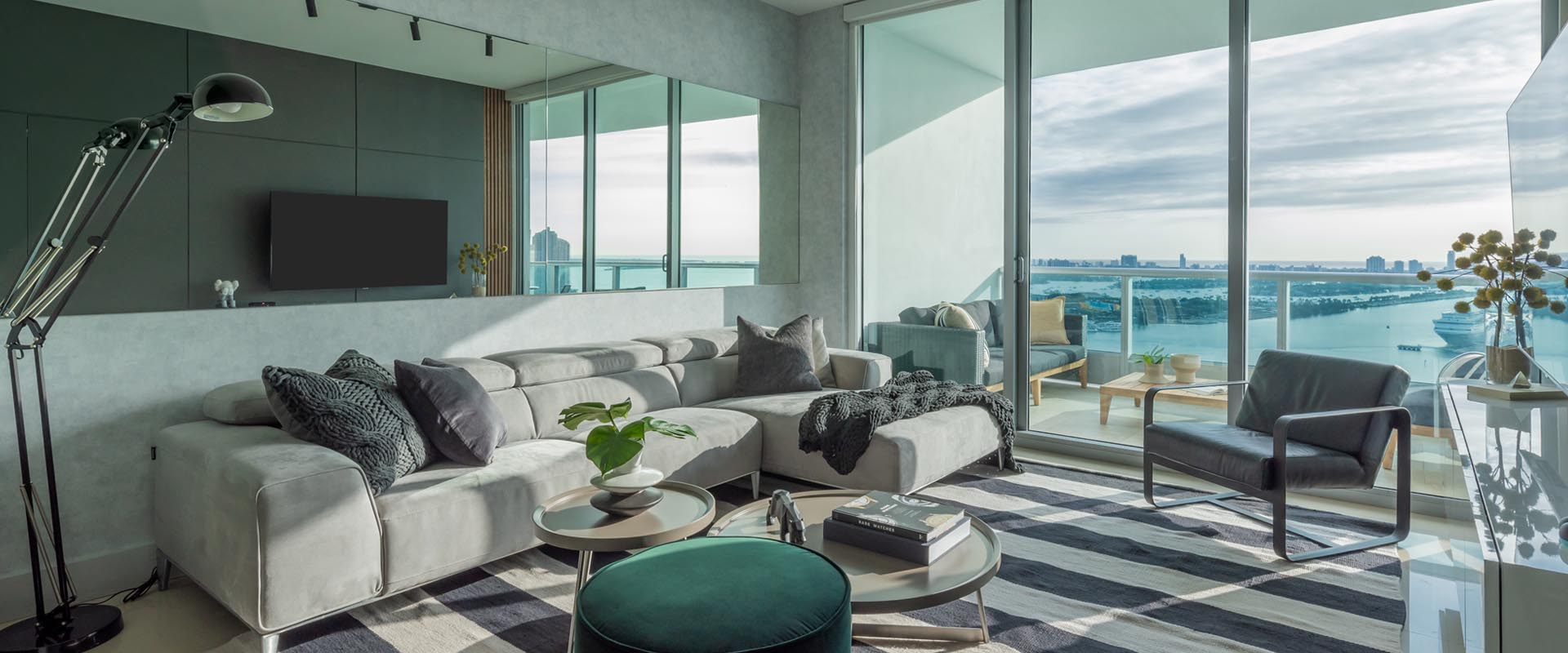 Modern Bachelor Studio with Bay Views - Nayara Macedo - NM Design USA